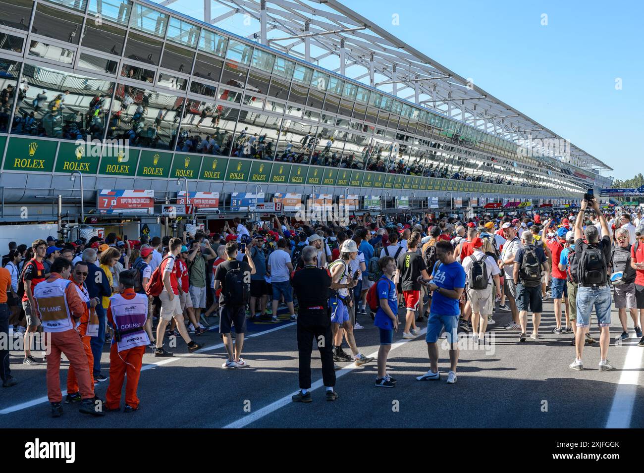 Crowd in the pit-lane for the Autograph session of FIA WEC 6 hours of ...