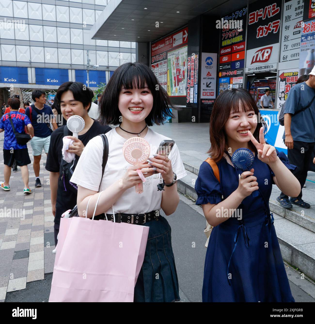 Tokyo girls hi-res stock photography and images - Alamy