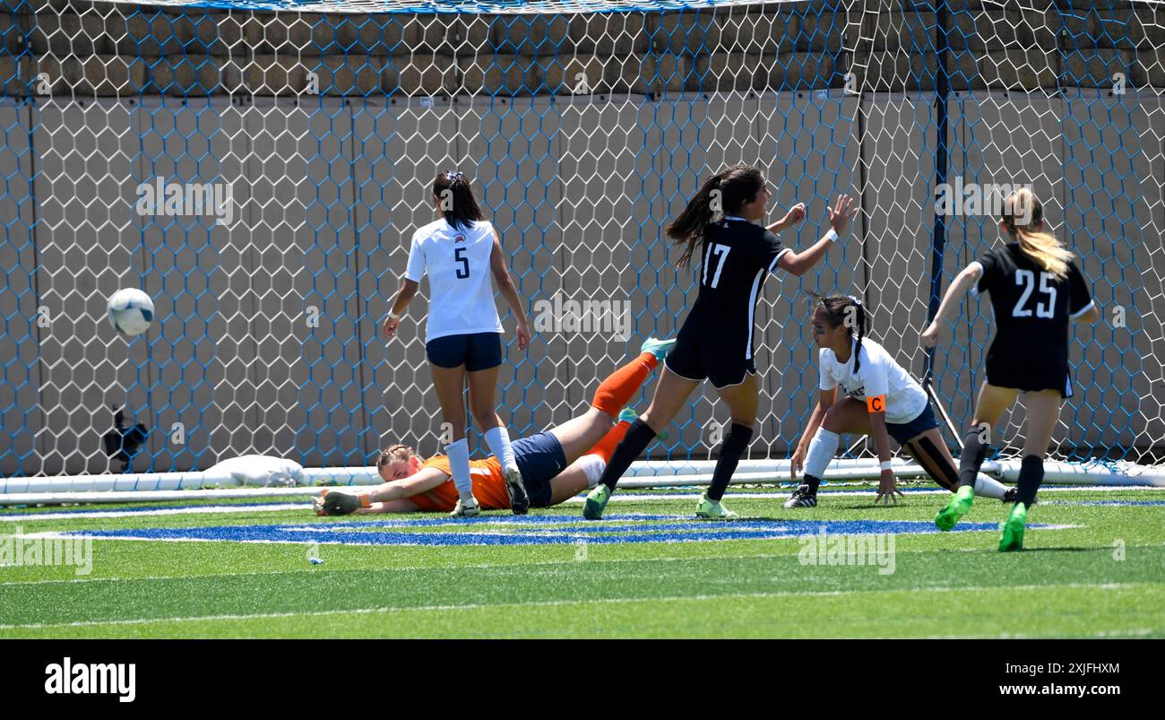 Soccer team girls celebrate hi-res stock photography and images - Alamy