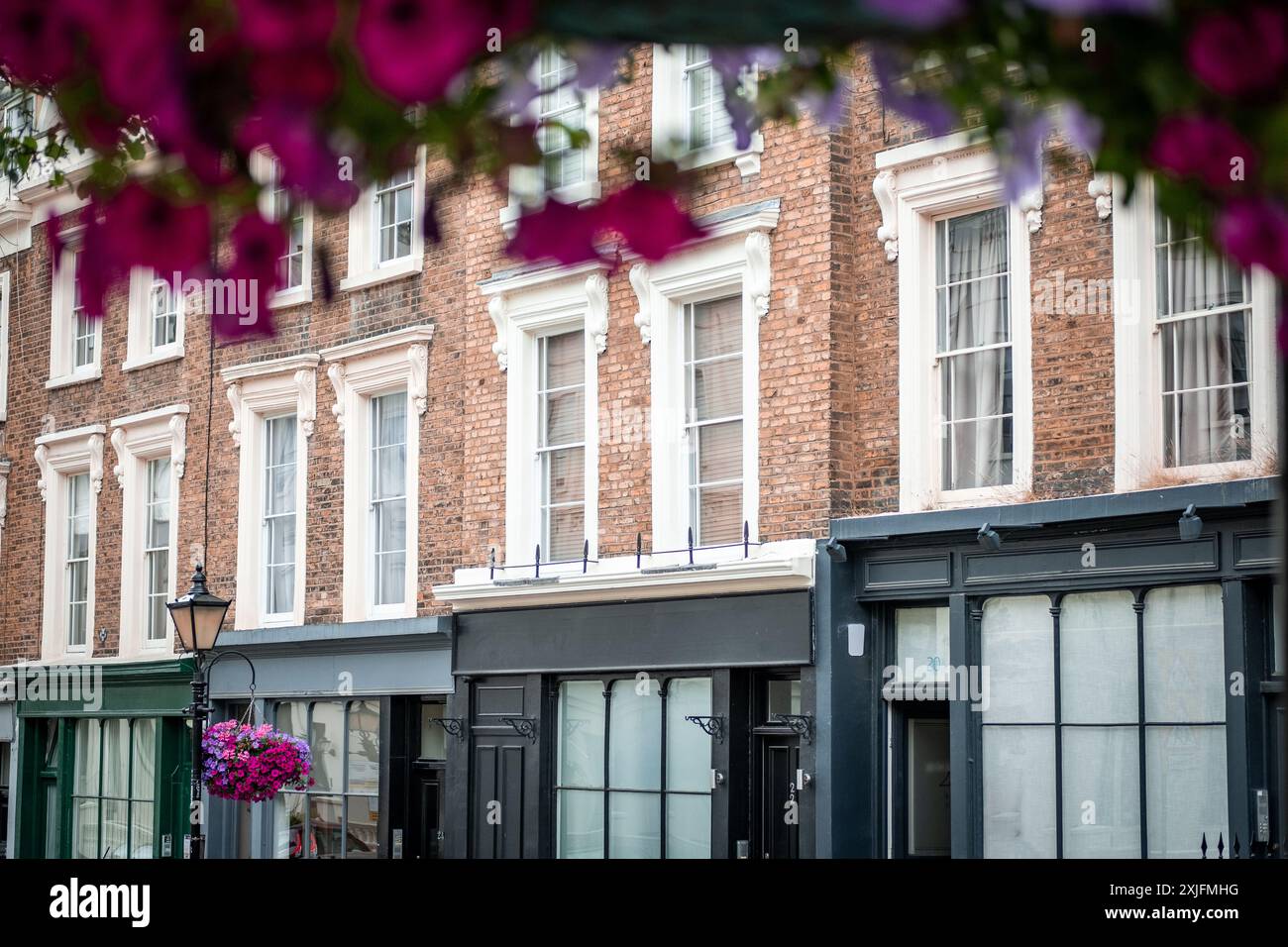Shops with flats and offices above hi-res stock photography and images ...