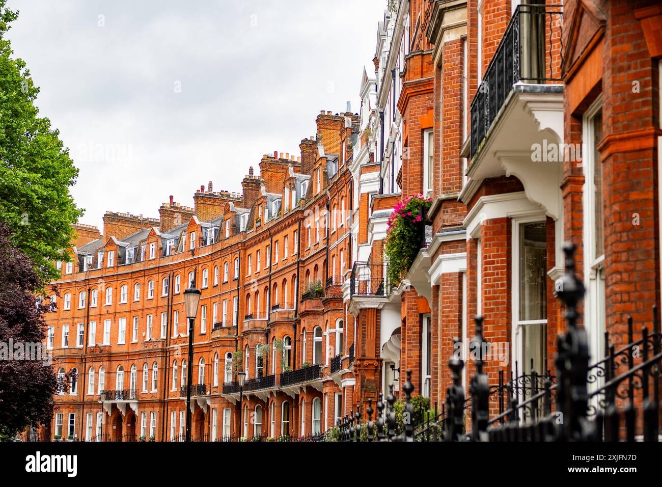 Red brick buildings in kensington hi-res stock photography and images ...