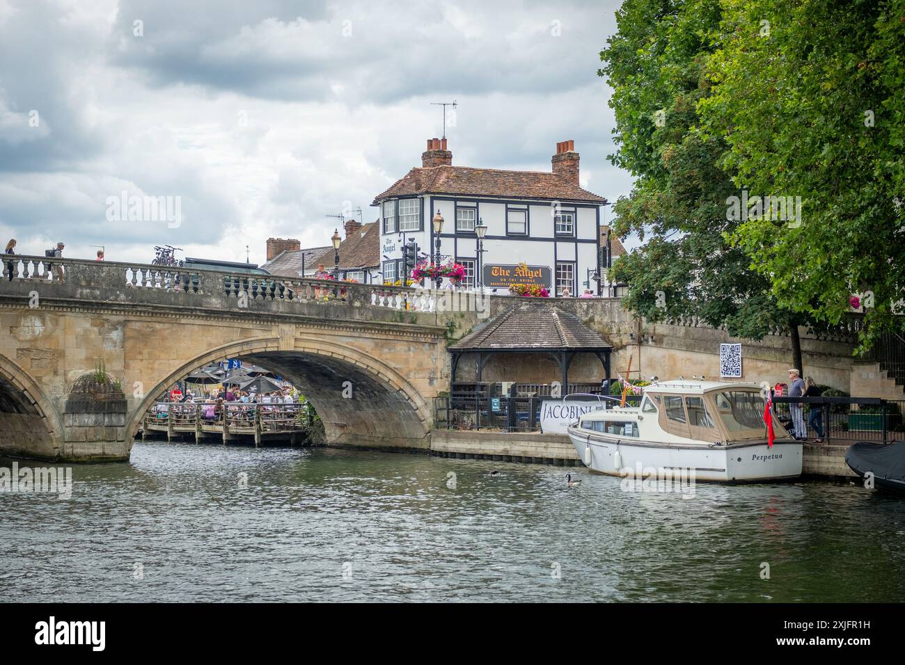 HENLEY ON THAMES, OXFORDSHIRE, UK- JULY 14, 2024: View of Henley on ...