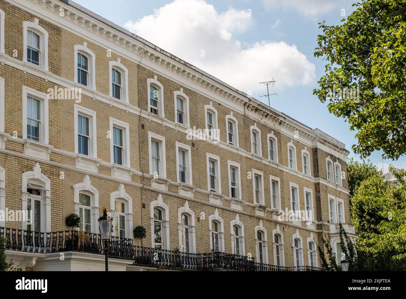Typical chelsea terrace houses hi-res stock photography and images - Alamy