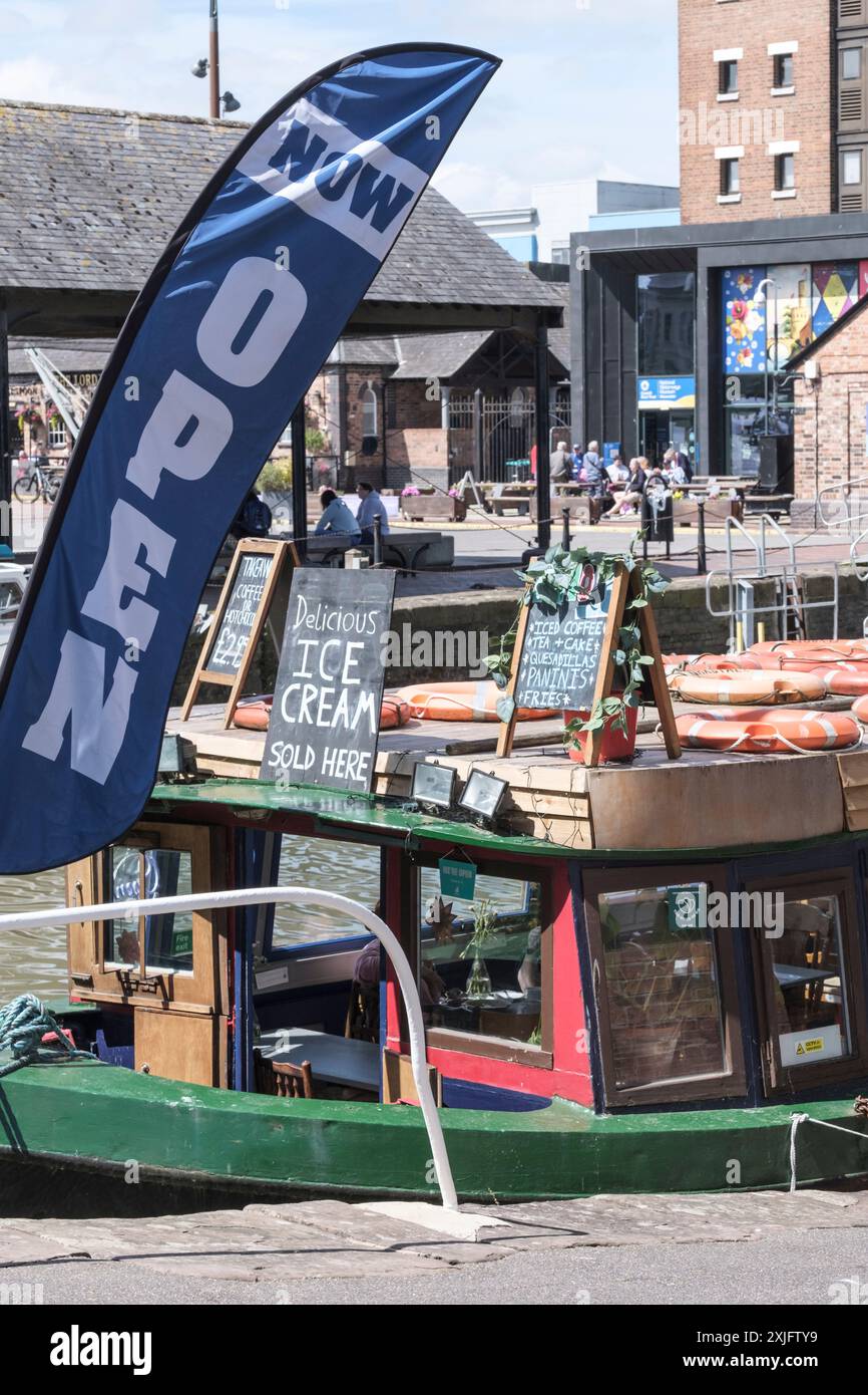 The Boat on the Dock independent Cafe Gloucester Historic docks Stock ...
