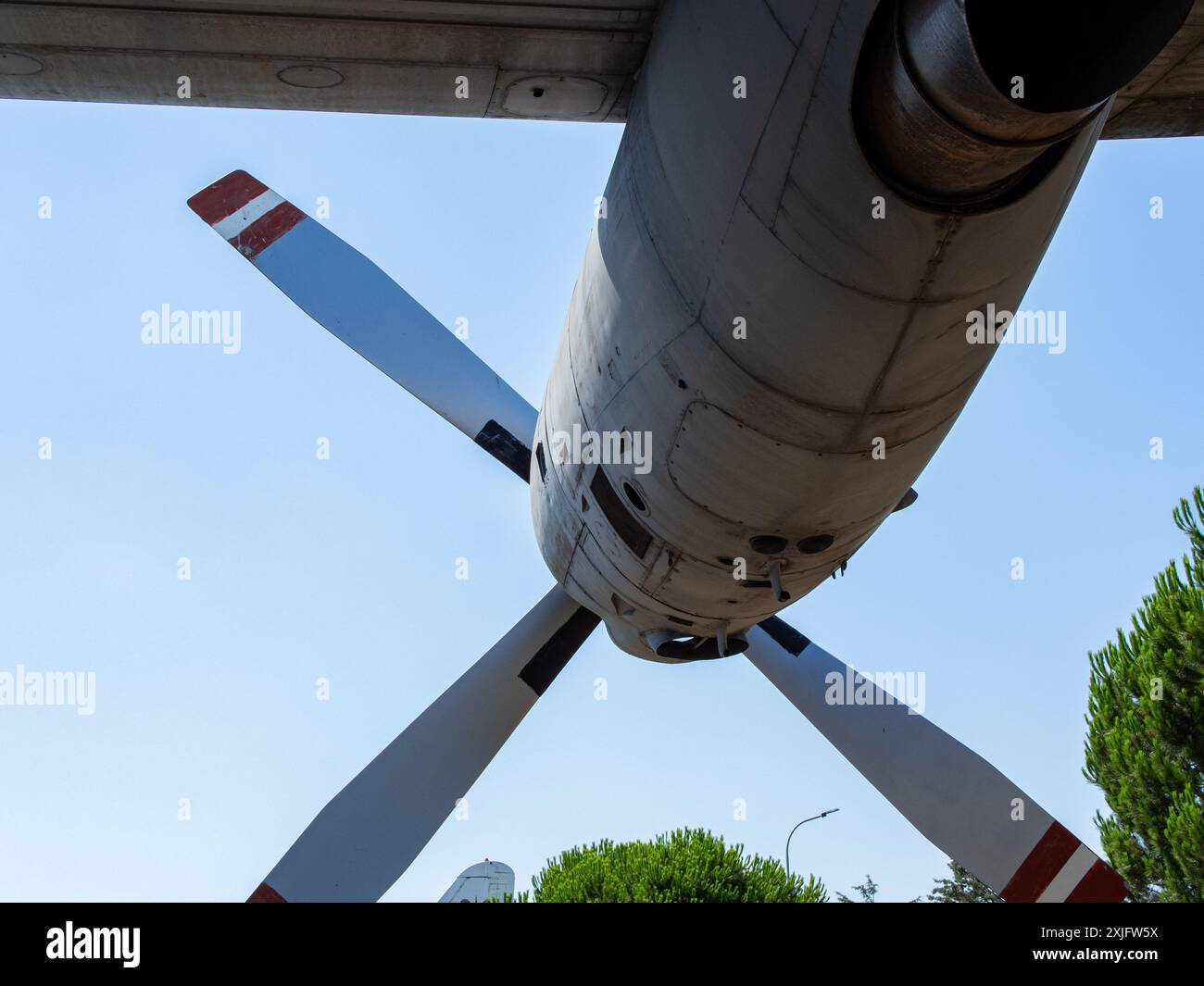 Old plane engines with propellers Stock Photo - Alamy