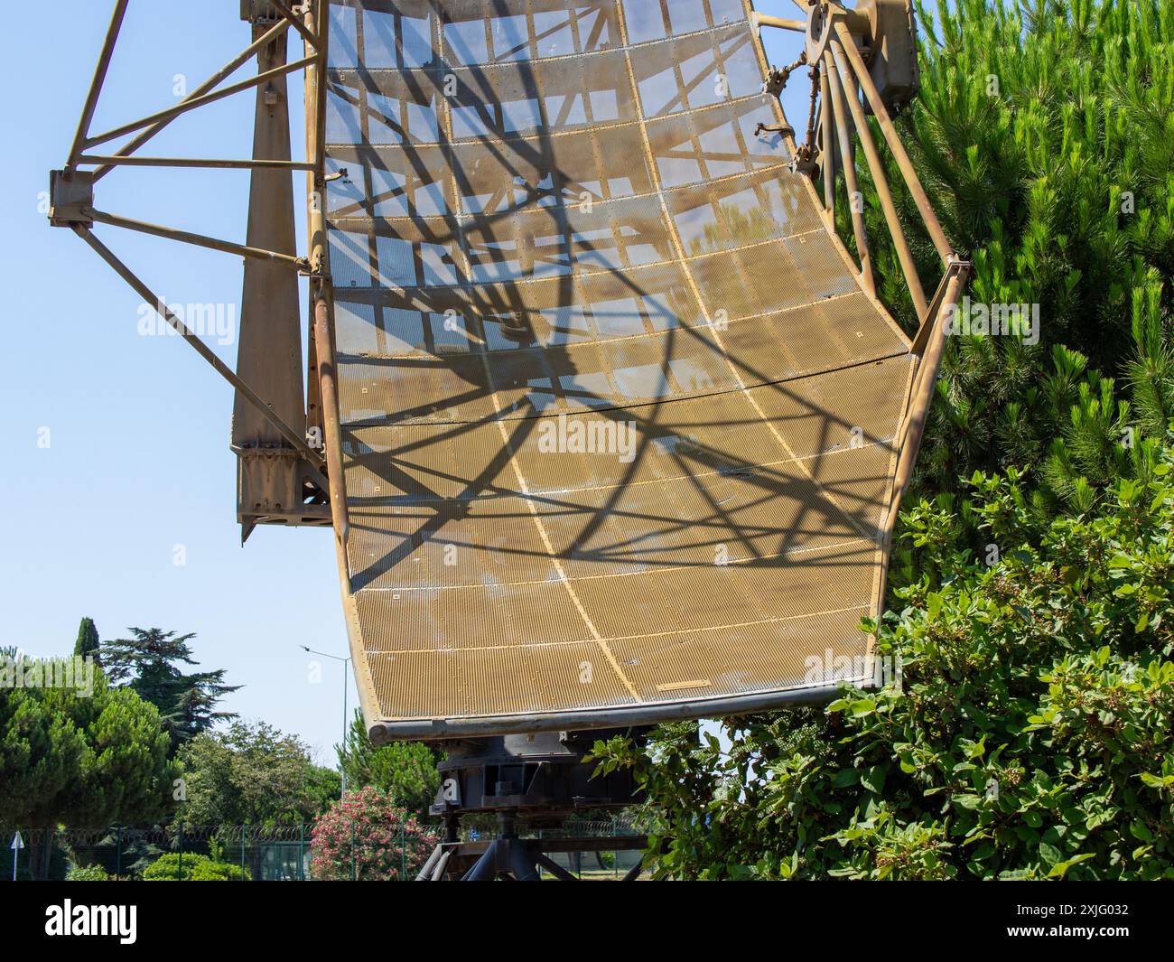 Radar tower military hi-res stock photography and images - Alamy