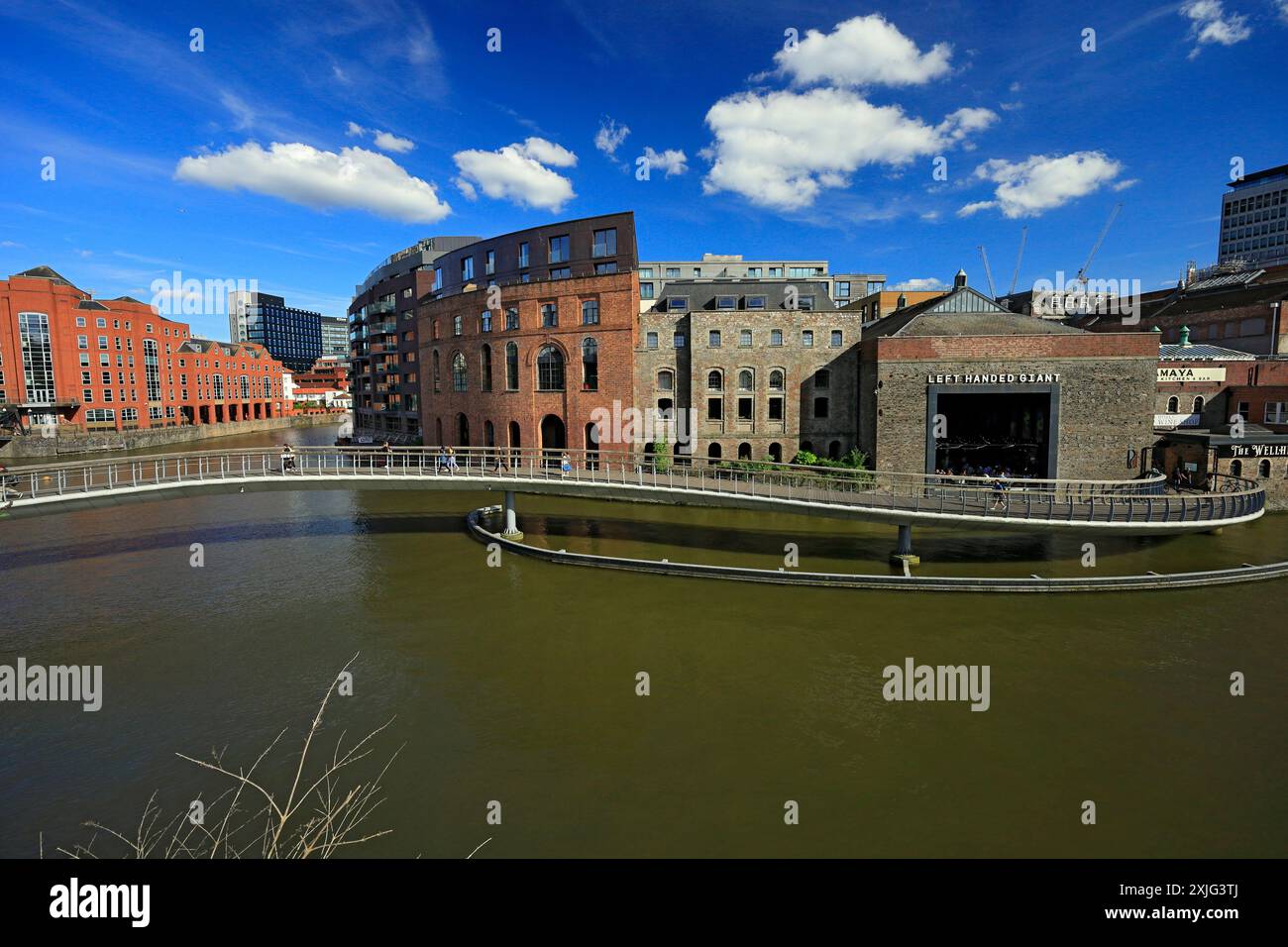 View of Castle Bridge and River Avon looking upstream towards Temple ...