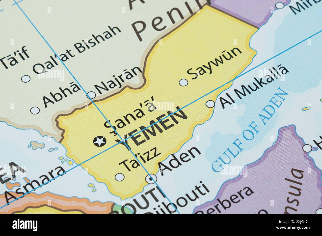 Close up to a Yemen political map with country frontiers and most ...