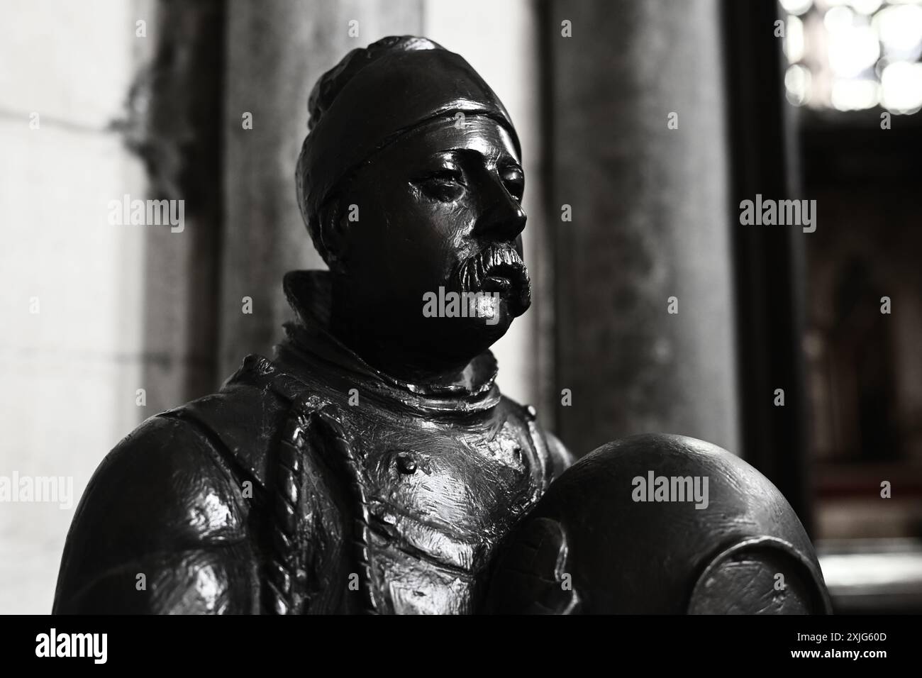 William walker statue winchester cathedral hi-res stock photography and ...