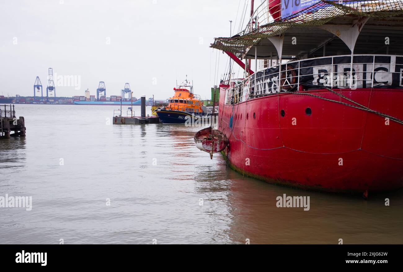 Harwich docks hi-res stock photography and images - Alamy