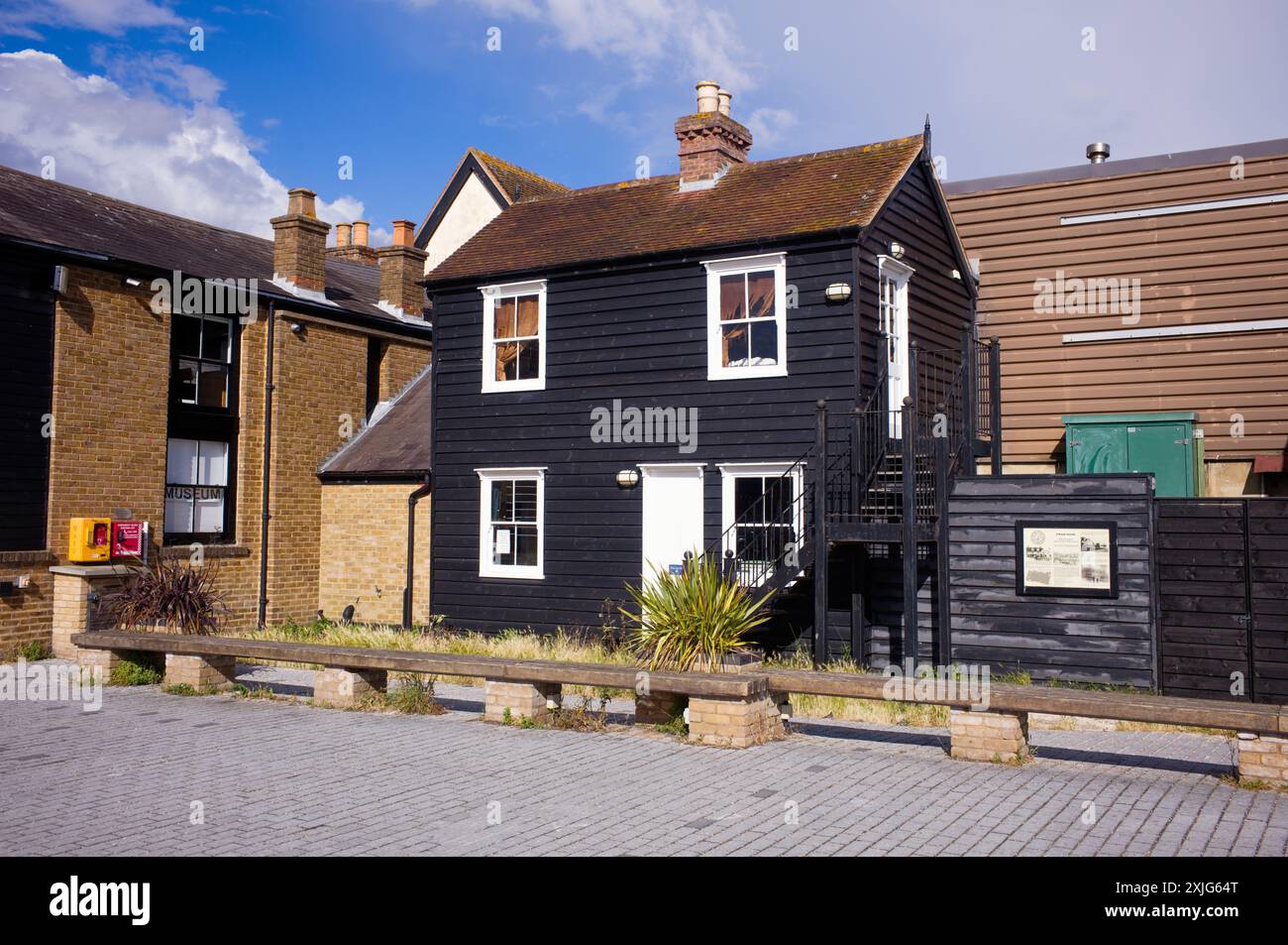 Strand Wharf cottages at Leigh on Sea in Essex Stock Photo - Alamy