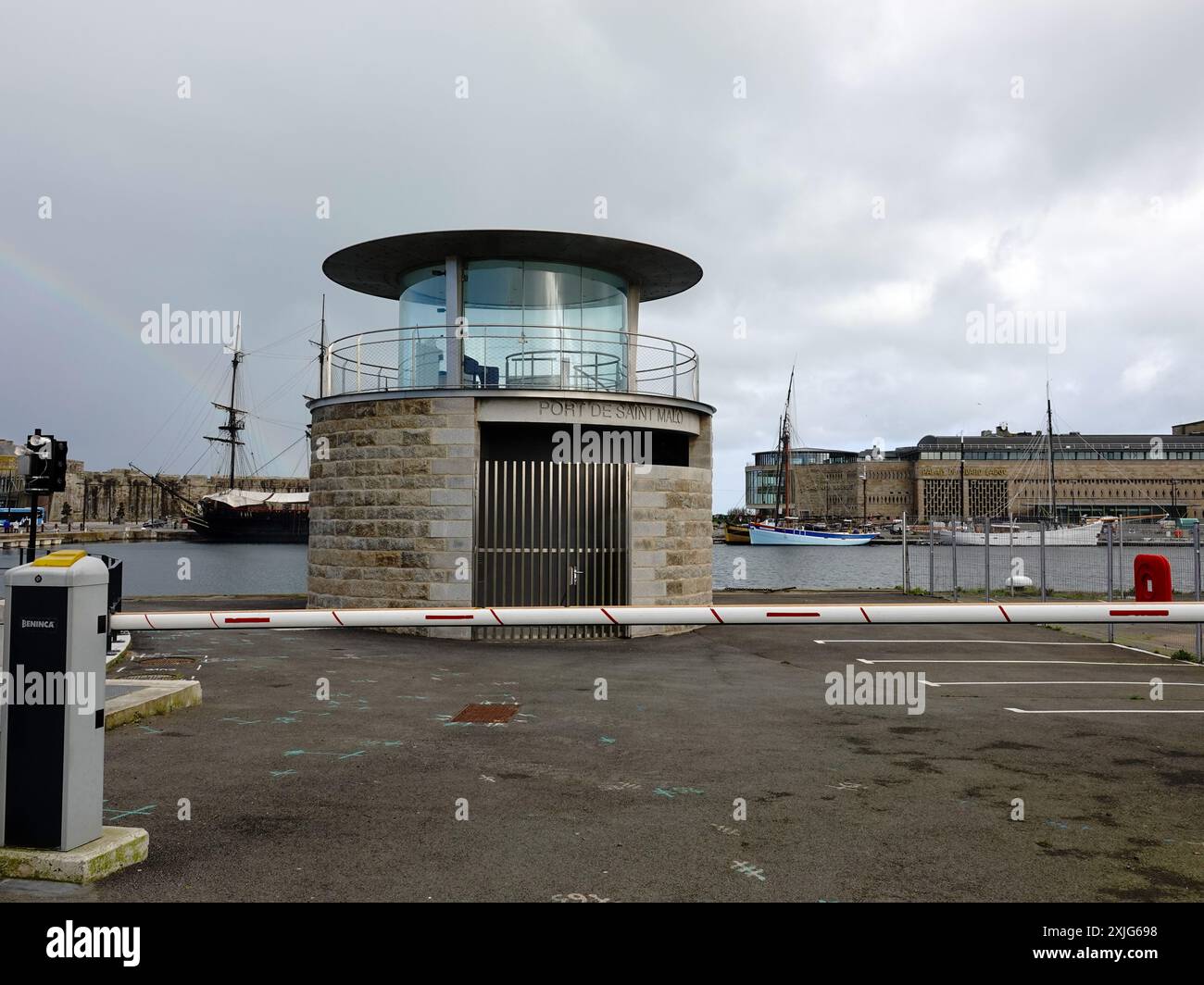 Security zone hi-res stock photography and images - Alamy