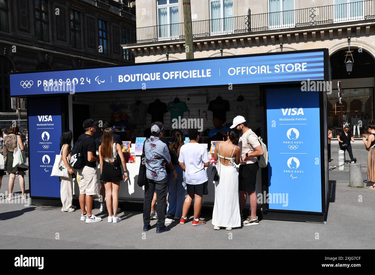 Official store for Olympic Games 2024 in Paris - Le Louvre - Paris ...