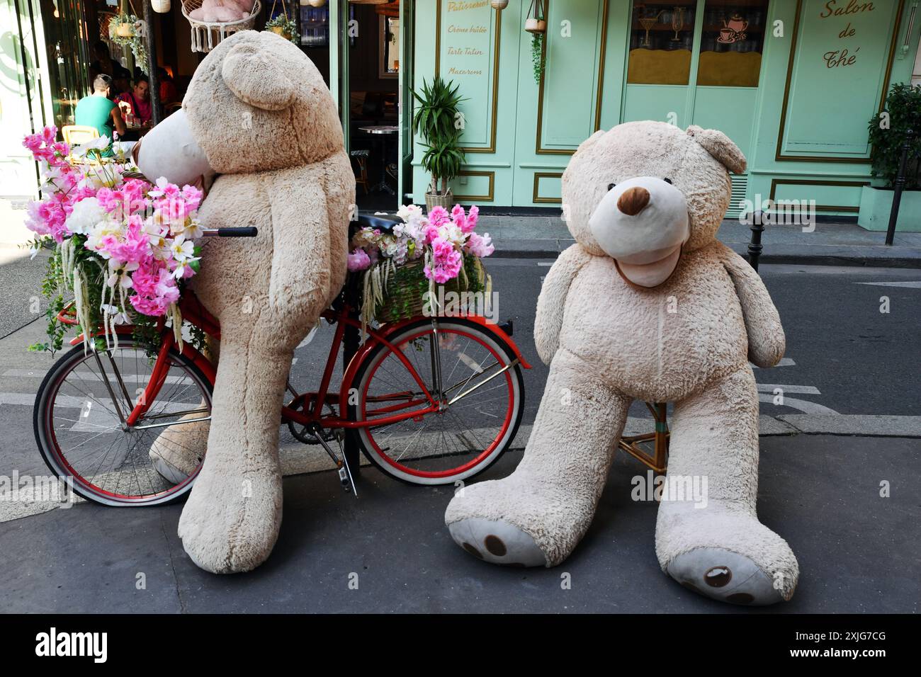 Giant Teddy Bears on a Café terrace - Paris - France Stock Photo - Alamy