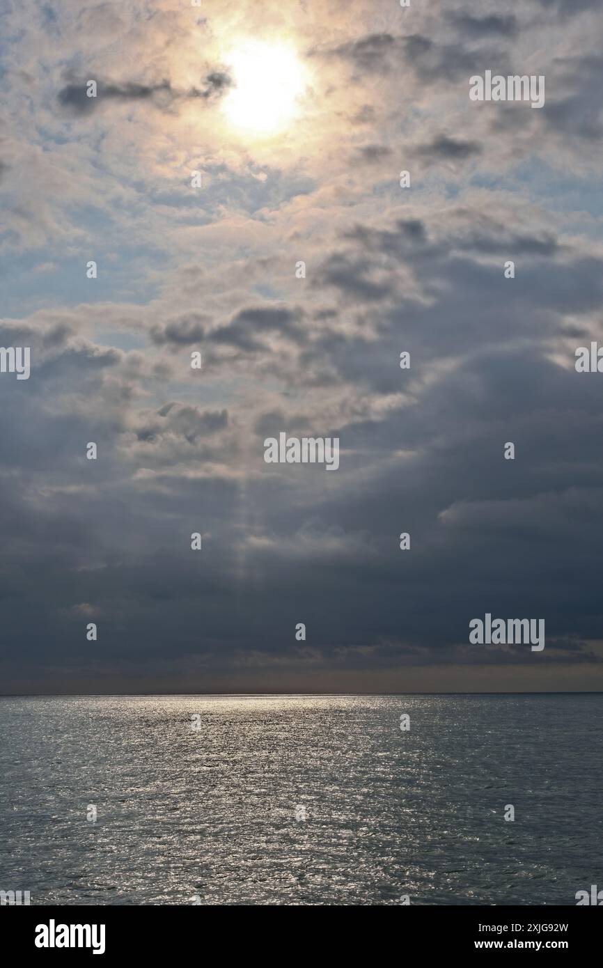 Edge sea in evening sun hi-res stock photography and images - Alamy
