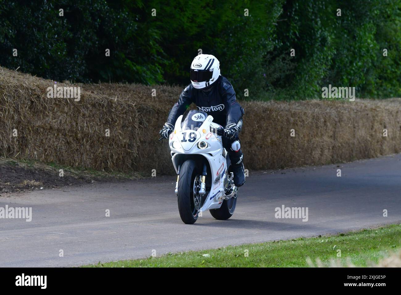 Norton NRS 588, White Charger, First Glance Road Bikes, new bikes ...