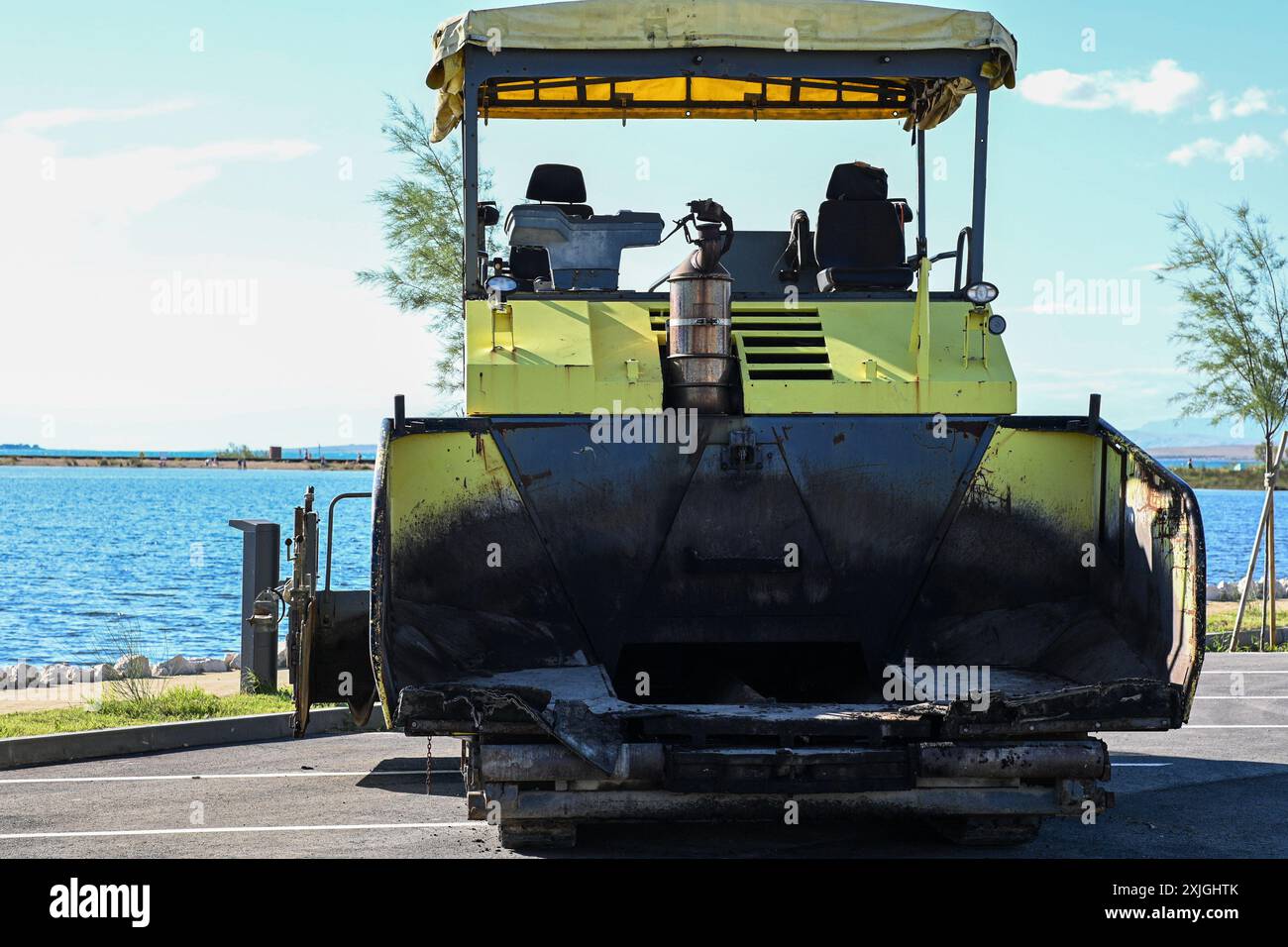 Asphalt road machine hi-res stock photography and images - Alamy