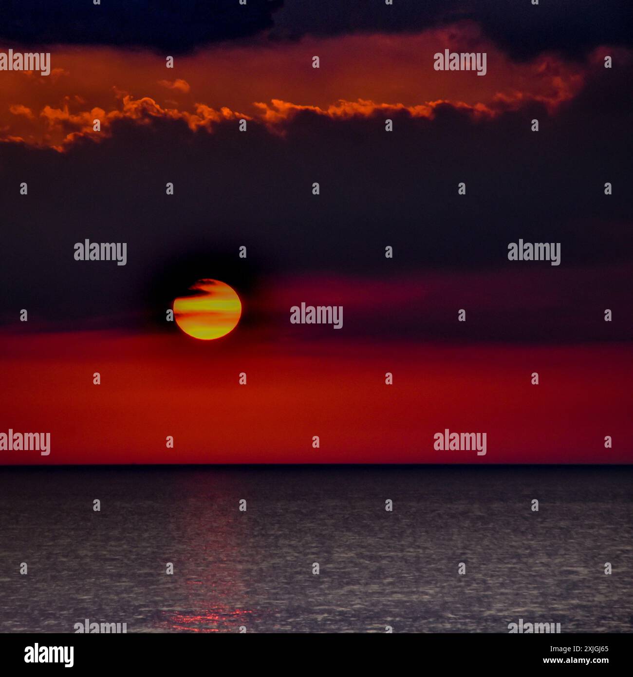 Body of water sky season hi-res stock photography and images - Alamy