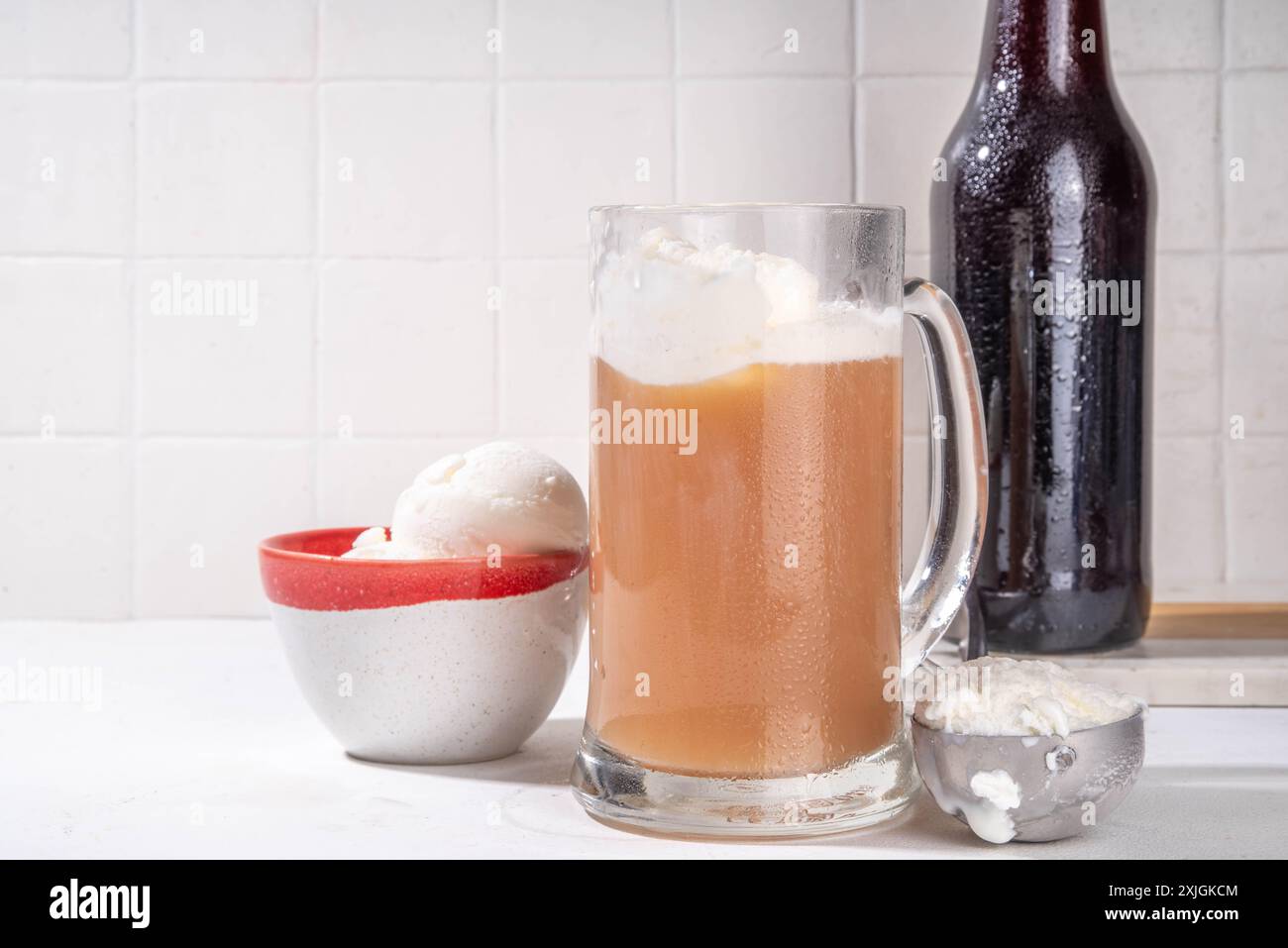 Ice cream beer floating cocktail, summer cold refreshment alcoholic ...