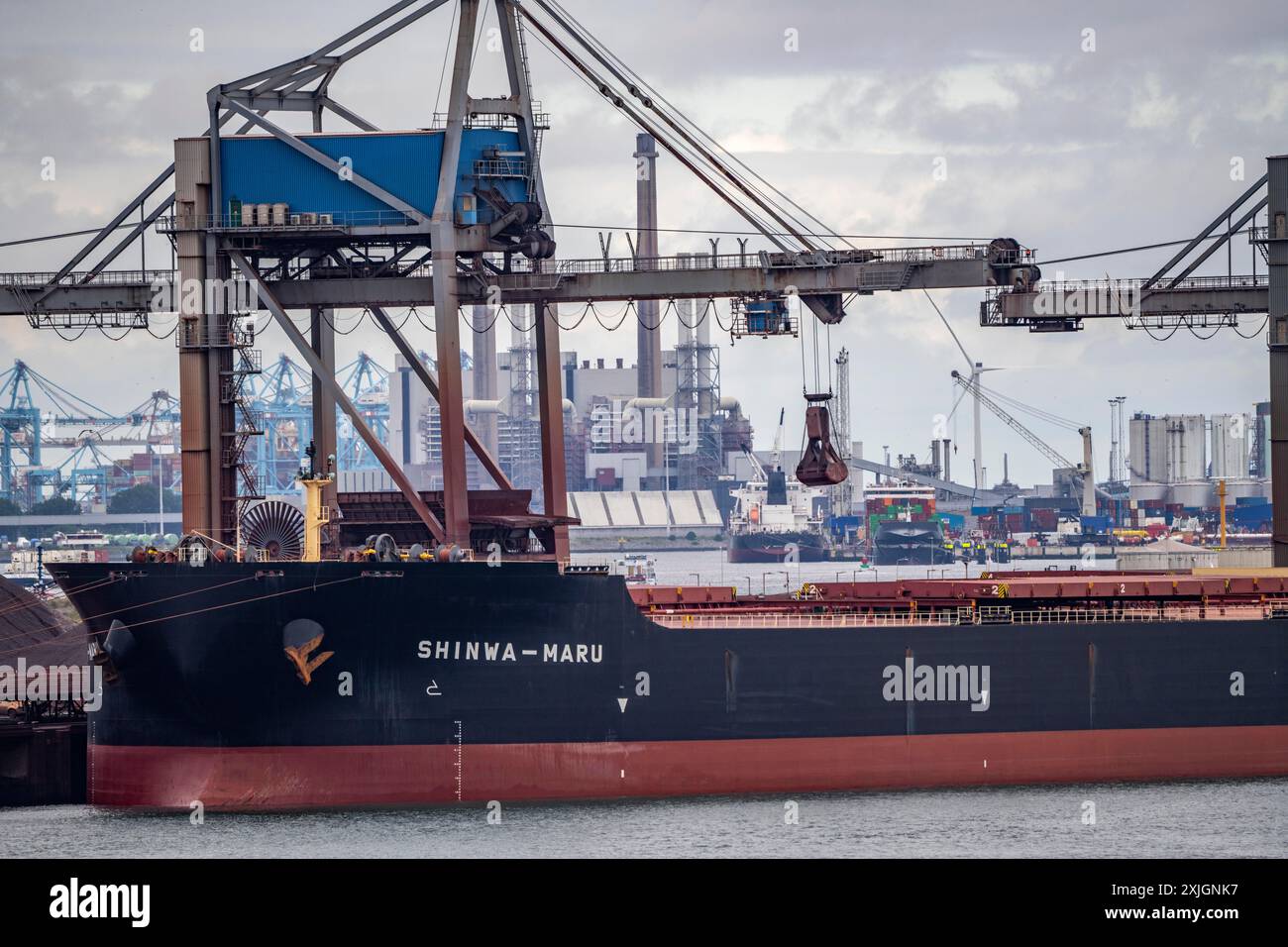 Bulk carriers, cargo ships for bulk goods such as coal, ores, sand, are ...