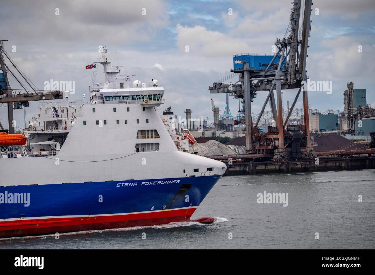 Ferry systems hi-res stock photography and images - Alamy