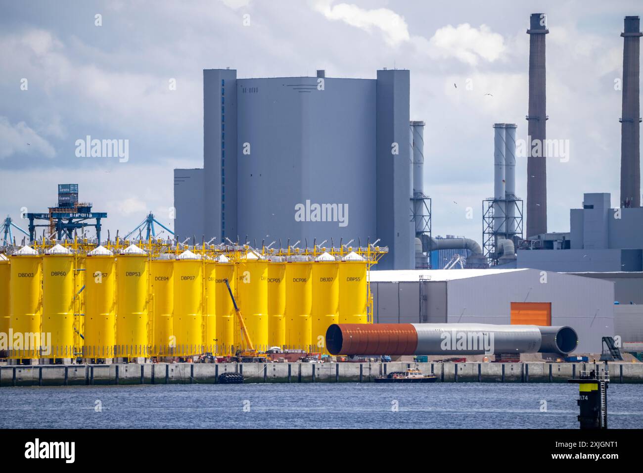 Uniper coal-fired power plant, behind, in front SIF Offshore ...