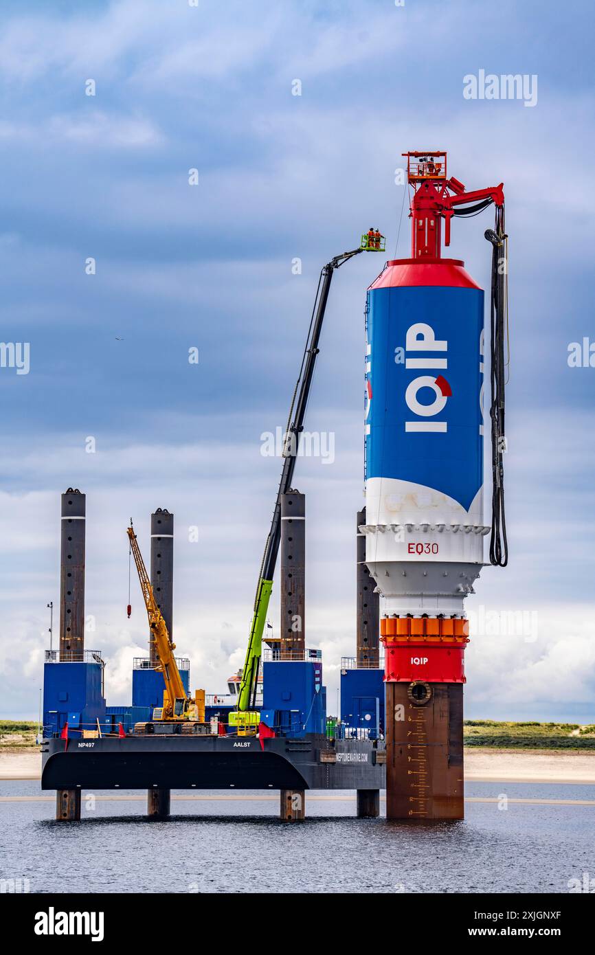 Platform with the IQIP EQ-Piling System, for noise-reduced piling of ...