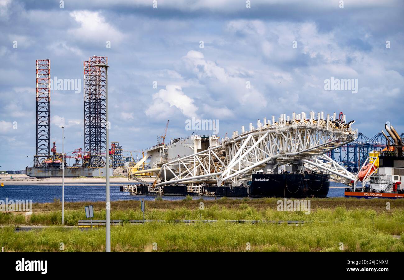 Bumblebee barge, with the Stinger boom, which is part of the world's ...