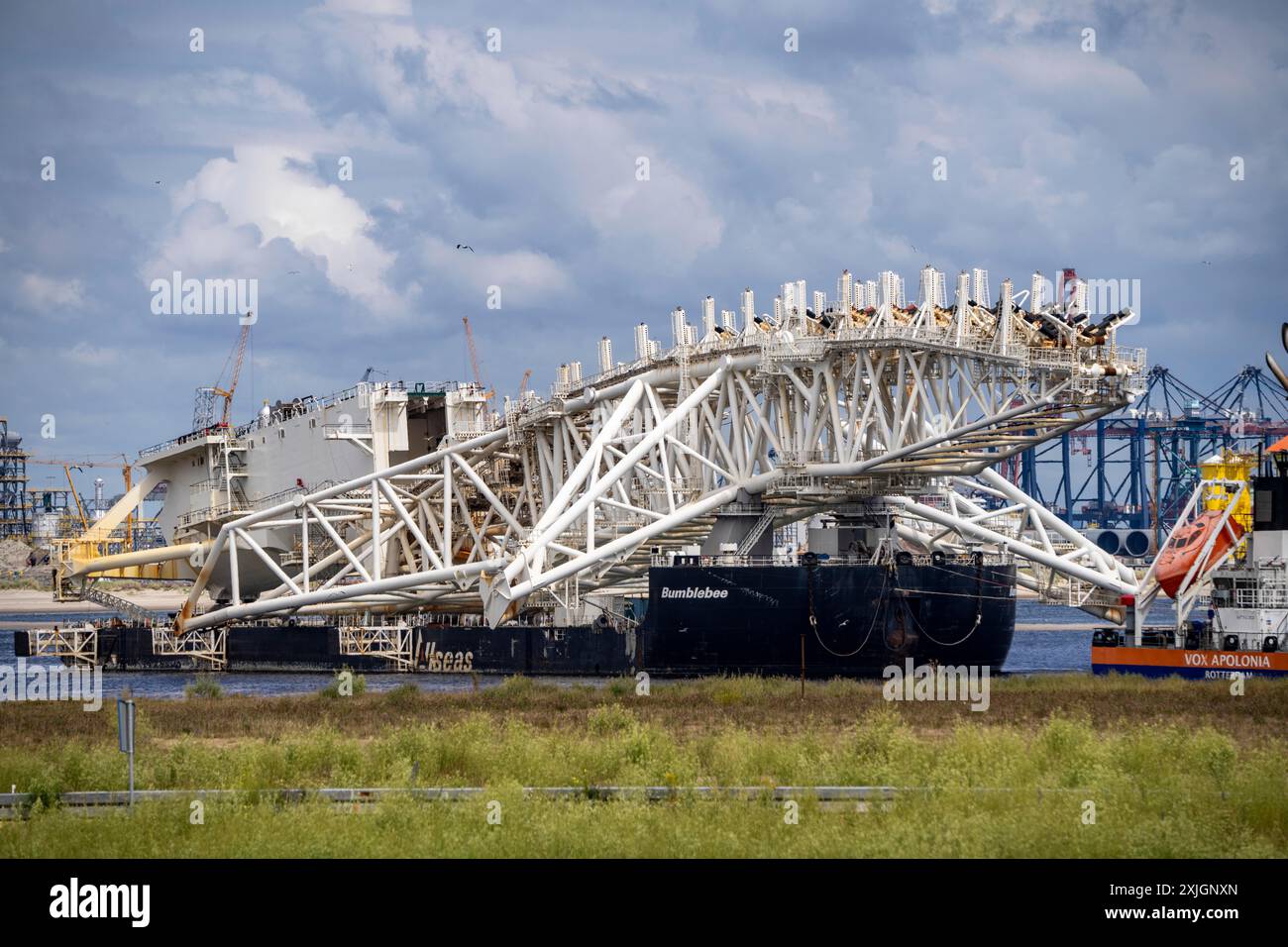 Bumblebee barge, with the Stinger boom, which is part of the world's ...