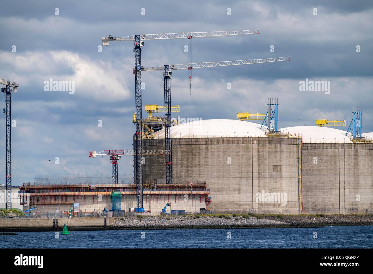 Construction of a 180,000 cubic meter LNG storage tank, it will be the ...