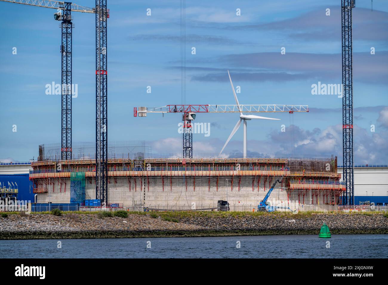 Construction of a 180,000 cubic meter LNG storage tank, it will be the ...