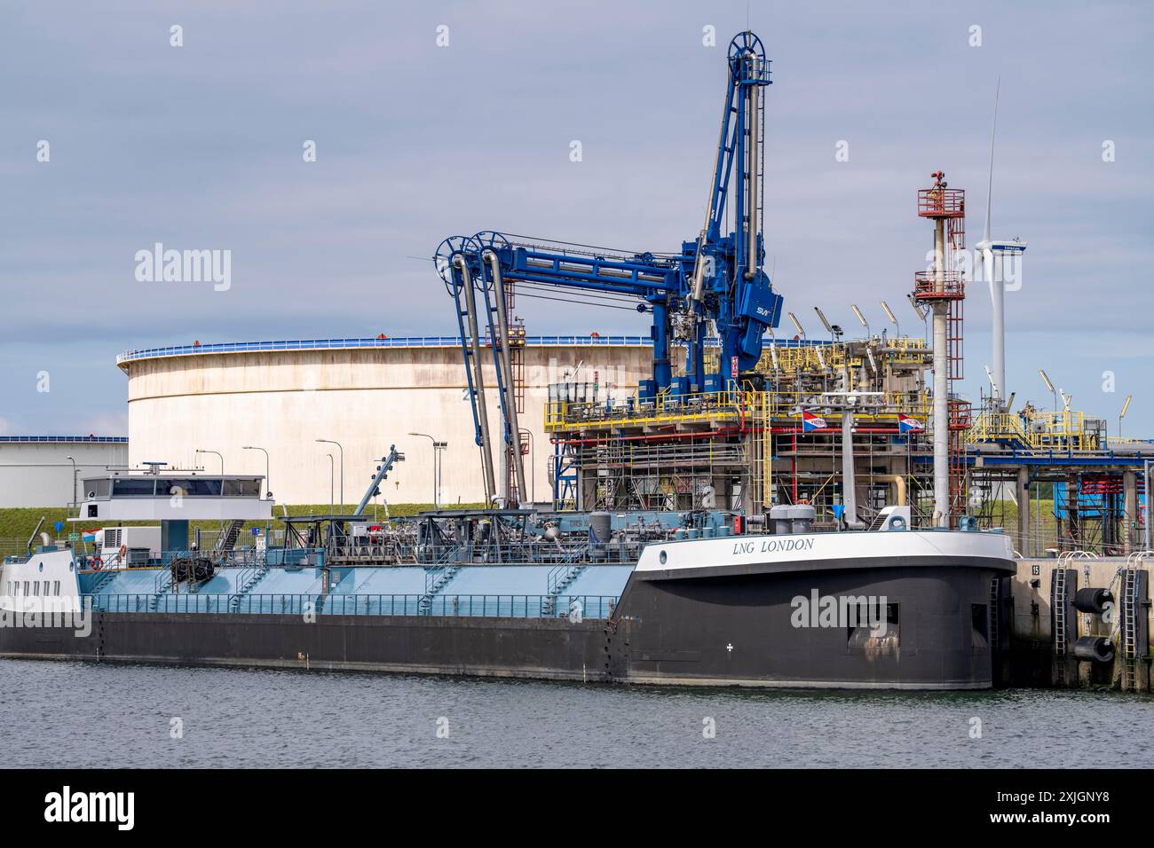 LNG tanker at , LNG import terminal tanks for liquefied natural gas ...
