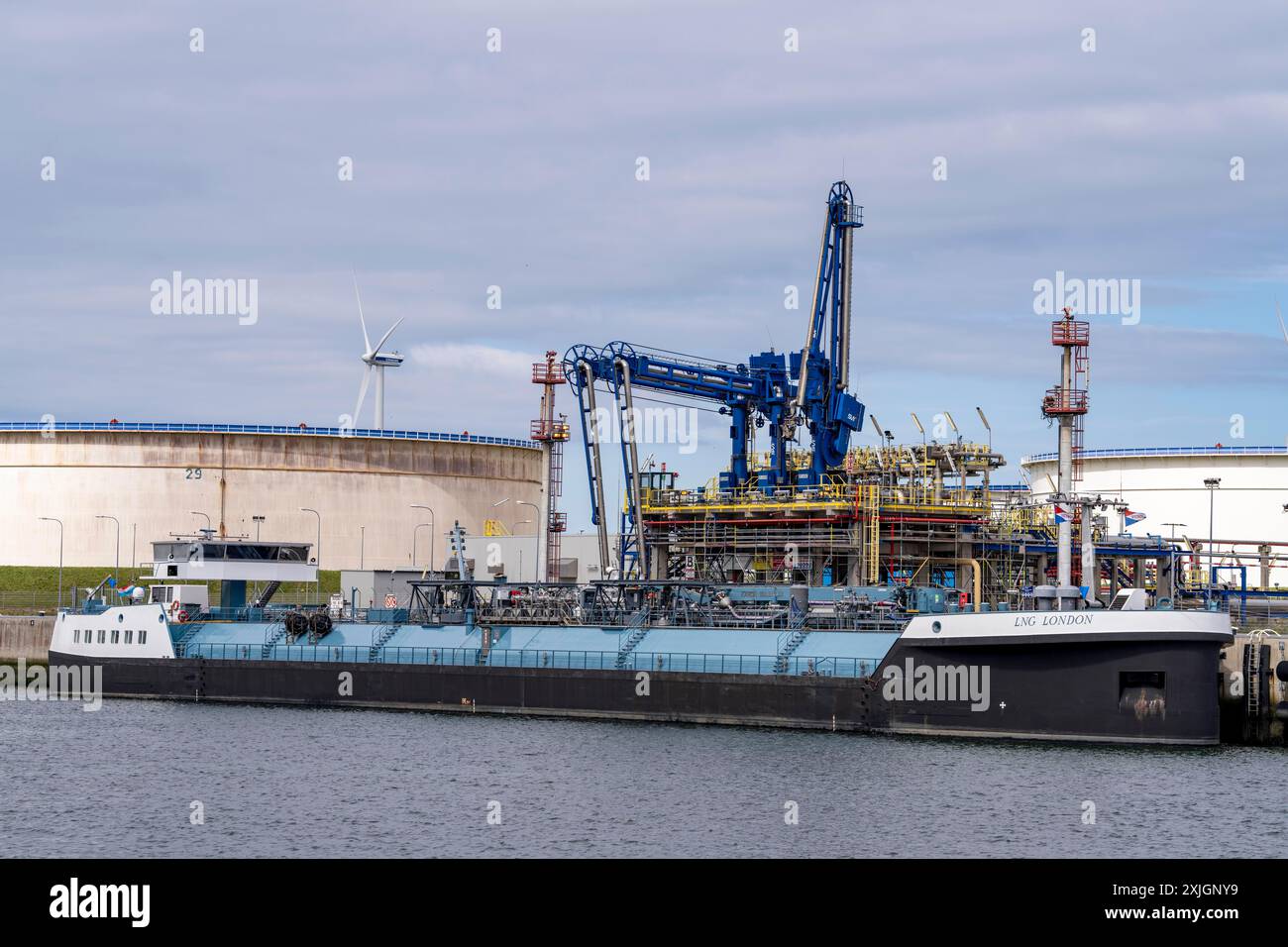 LNG tanker at , LNG import terminal tanks for liquefied natural gas ...