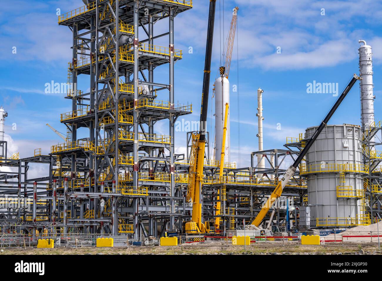 New building, construction site, of a bio-refinery of the Finnish oil ...