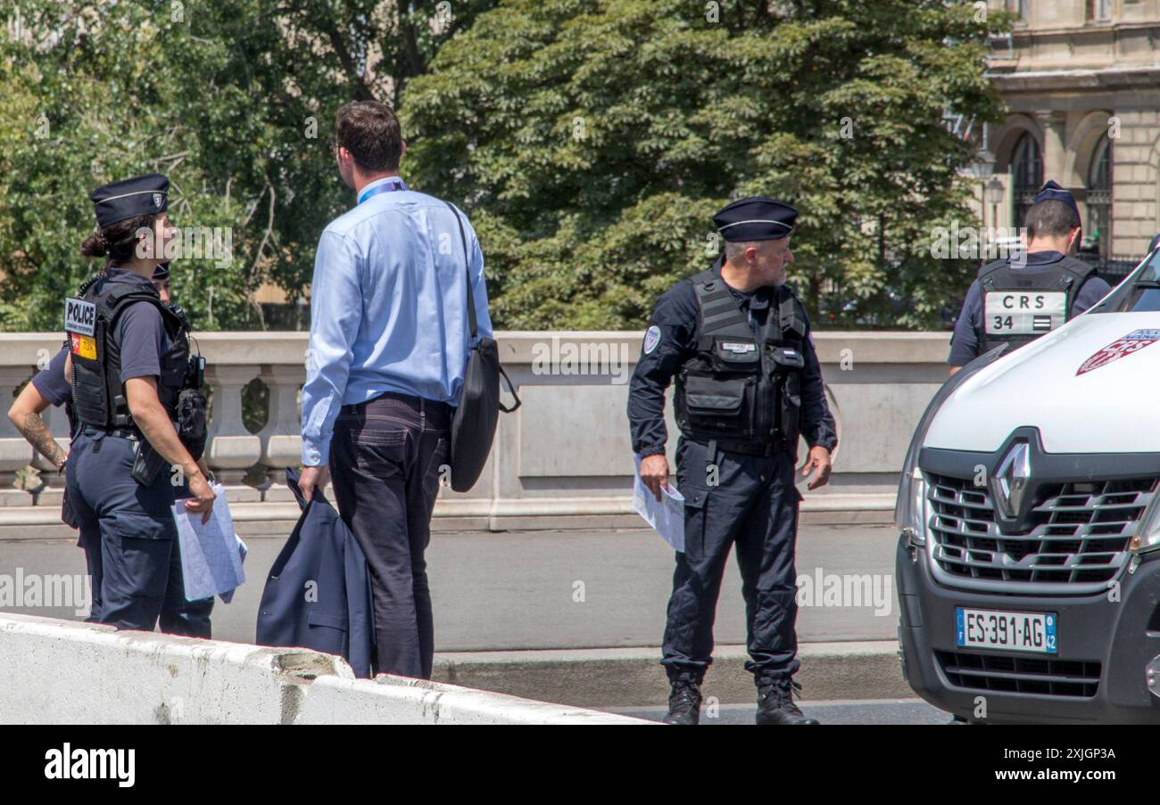 Paris 2024 french public hi-res stock photography and images - Alamy