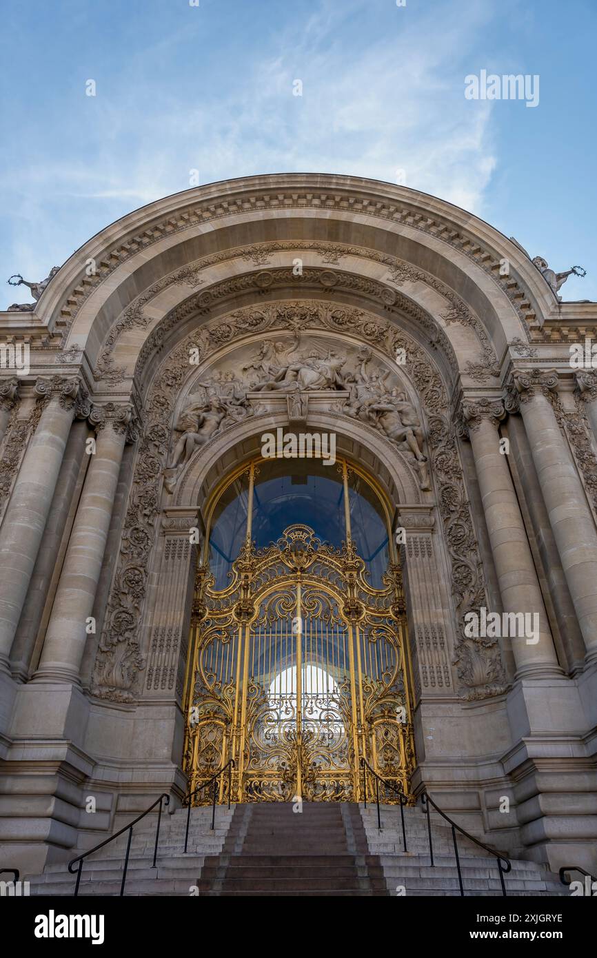 Golden Gate, entrance to the Petit Palais (Little Palace) - Musée des ...