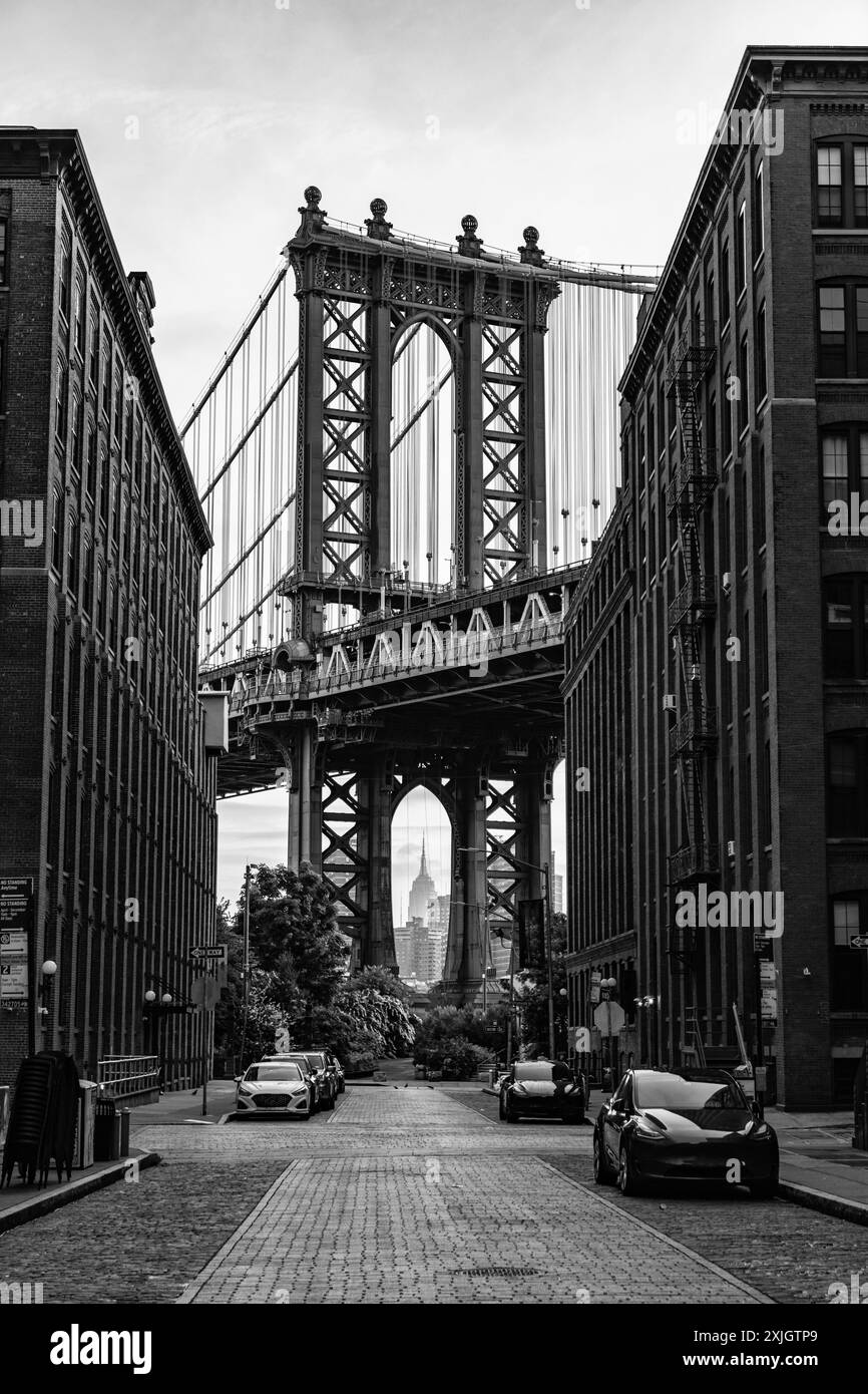 architecture of historic bridge in manhattan. bridge connecting Lower ...