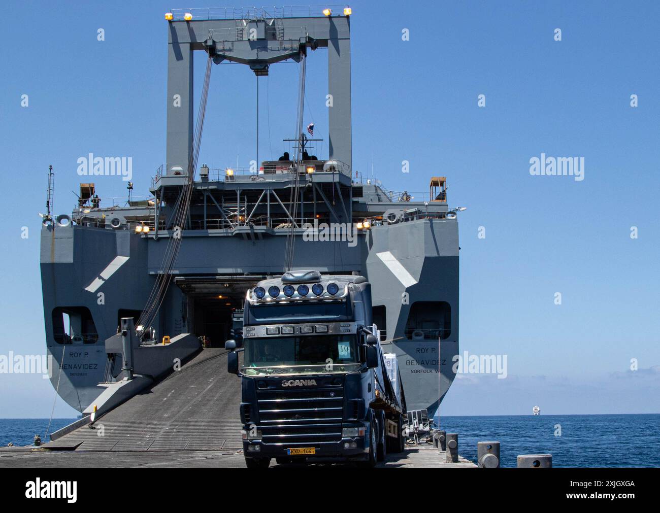 U.S. Army Soldiers assigned to the 7th Transportation Brigade ...