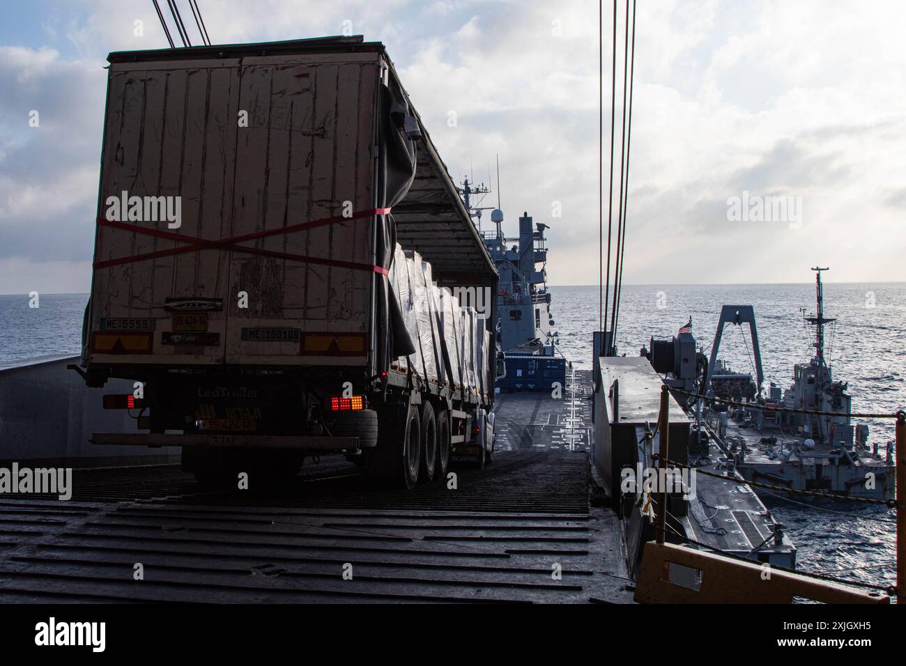 U.S. Army Soldiers assigned to the 7th Transportation Brigade ...