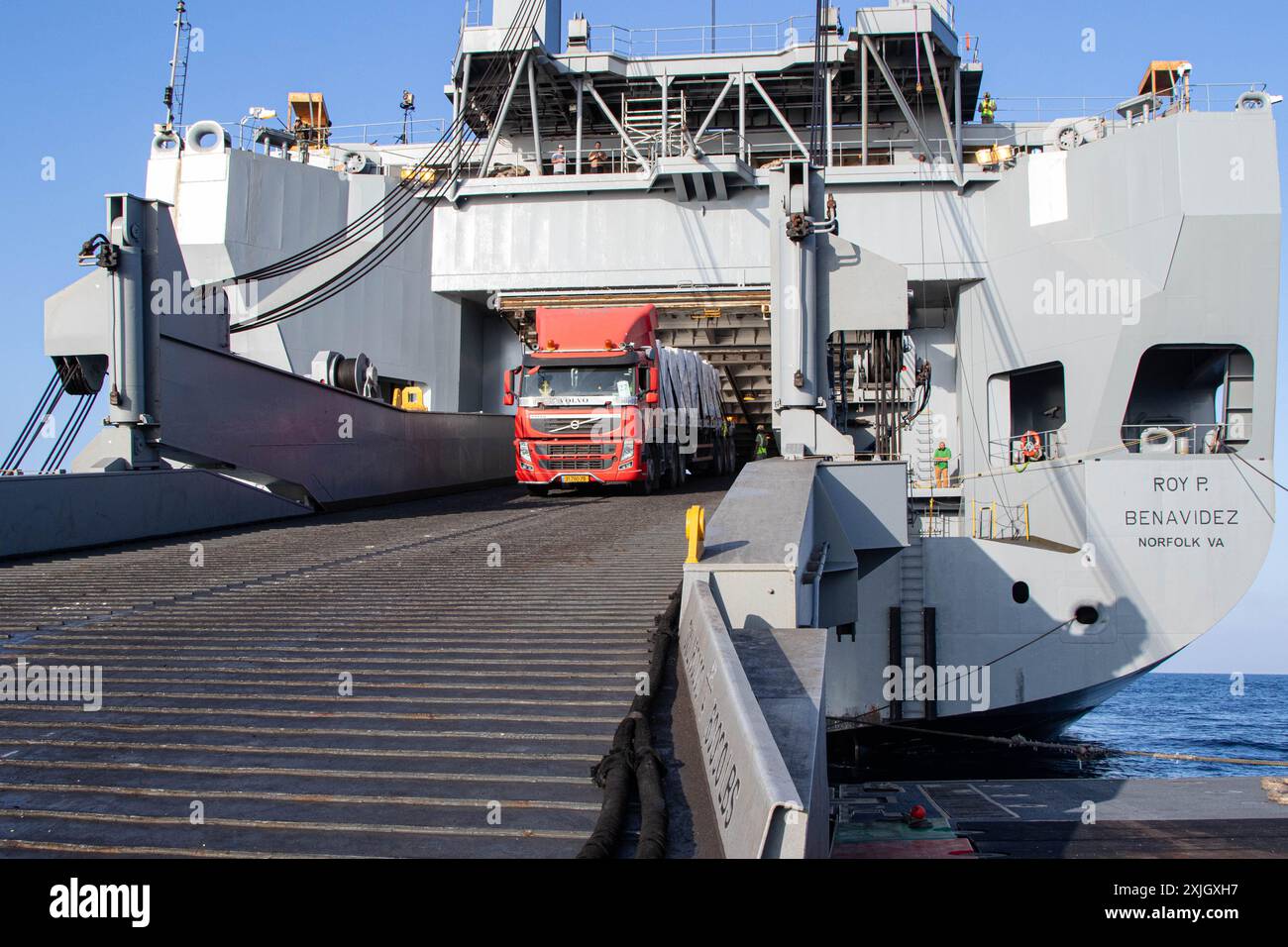 U.S. Army Soldiers assigned to the 7th Transportation Brigade ...