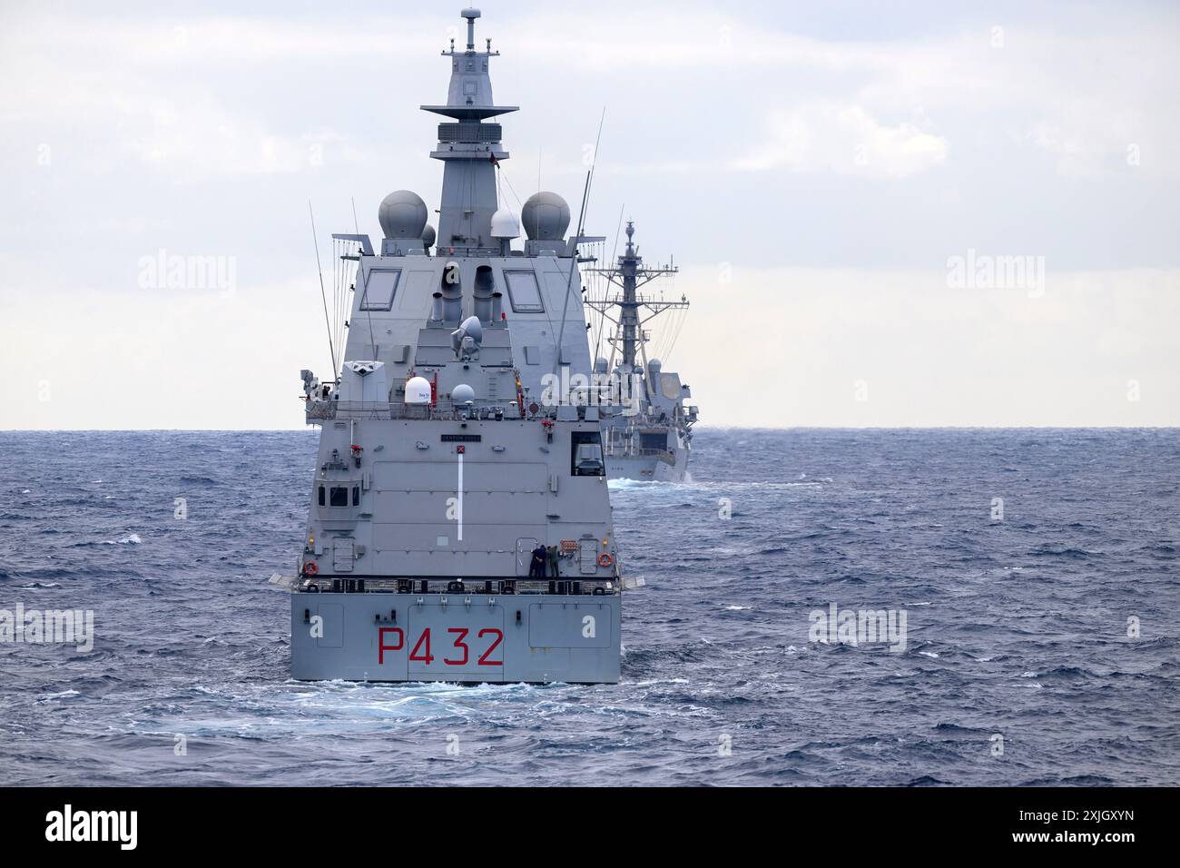 The Legend-class cutter USCGC Midgett (WMSL 757) conducts submarine ...