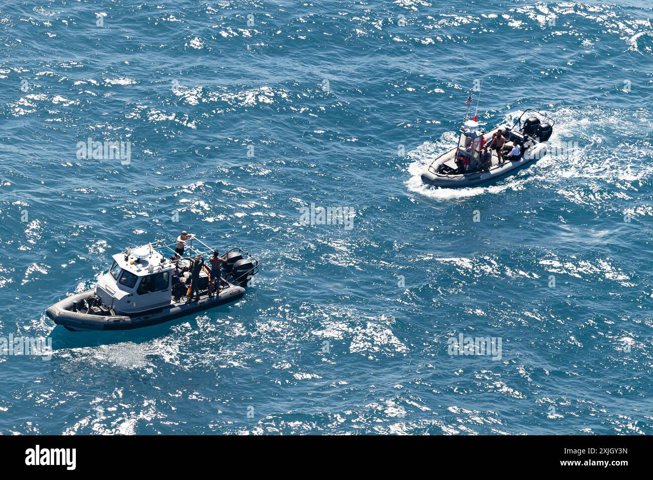 U.S. Navy Explosive Ordnance Disposal Mobile Unit (EODMU) 11 works with ...