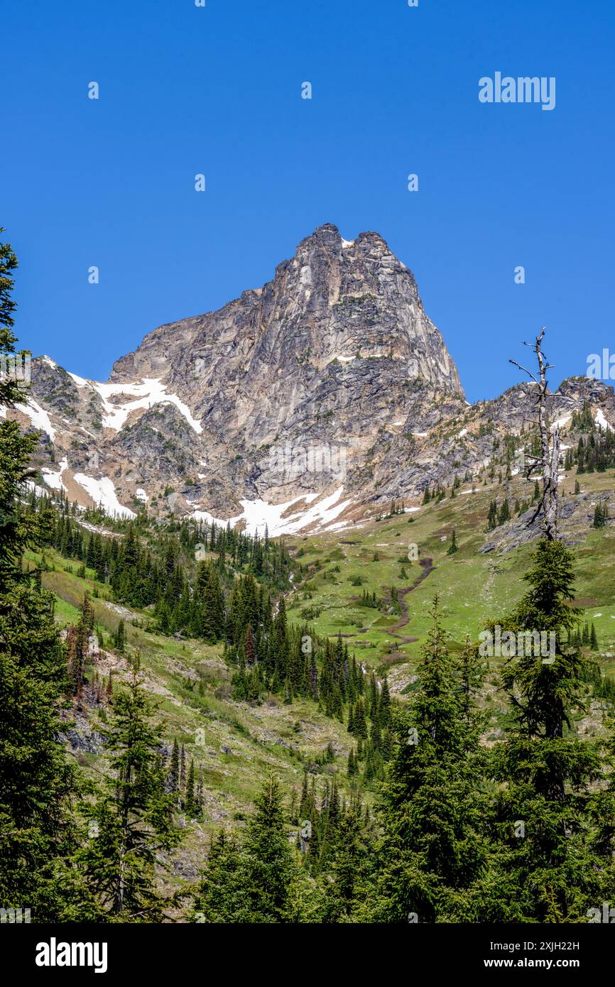 North Cascades National Park, Washington, USA. Snow-covered mountain ...