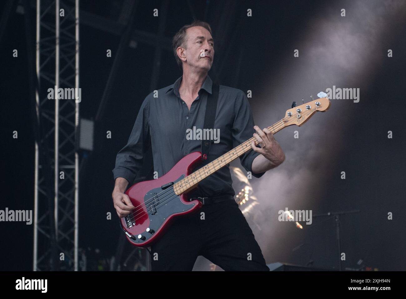 Bassist mat osman hi-res stock photography and images - Alamy