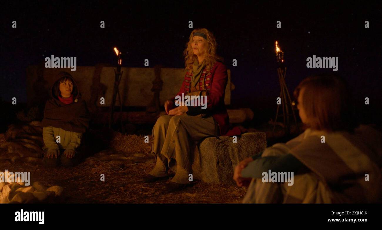 Los Angeles.CA.USA. Kal-El Tuck, Lisa Kudrow and Kiera Thompson in a ...