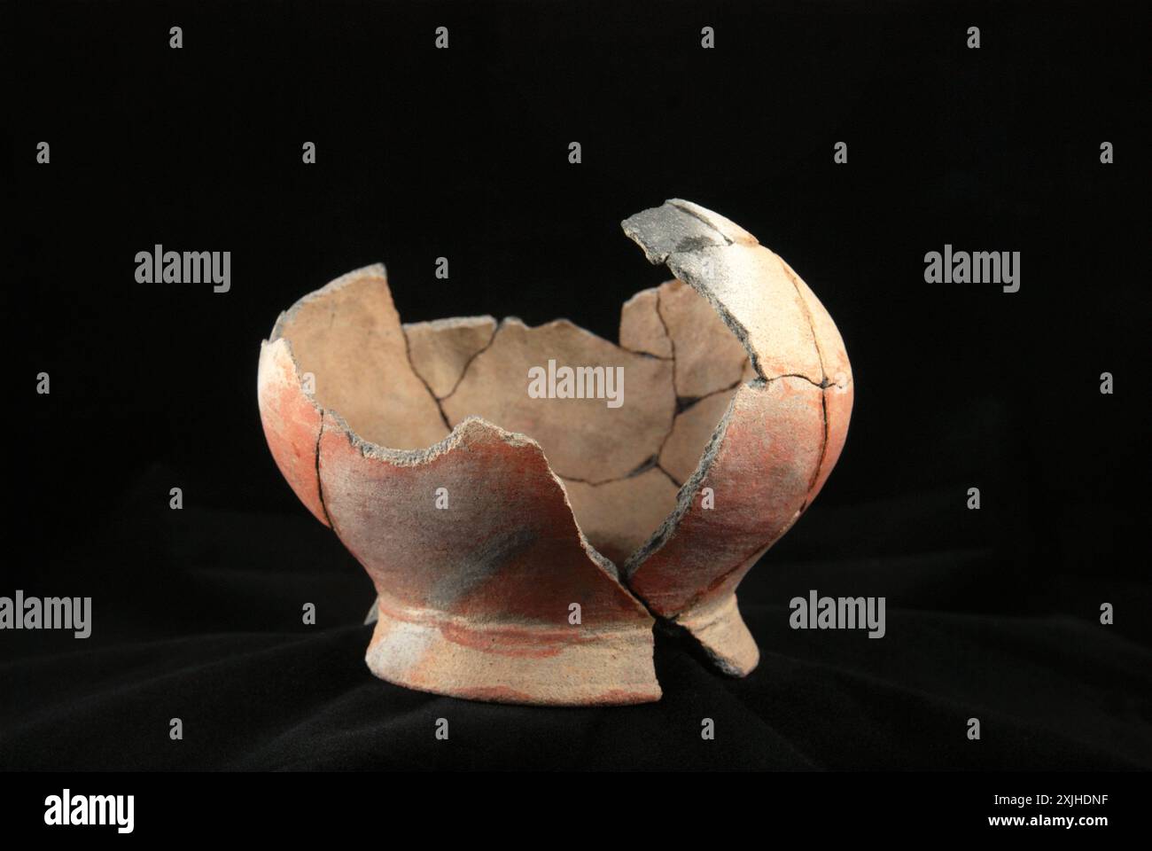 Prehistoric burial artefact hi-res stock photography and images - Alamy
