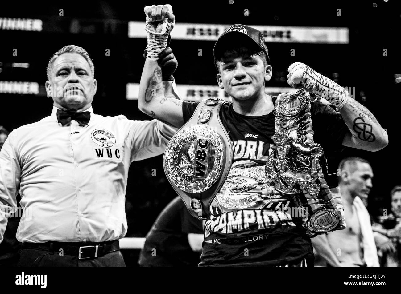 PHOENIX, ARIZONA - JUNE 29: Juan Francisco El 'Gallo' Estrada Estrada ...