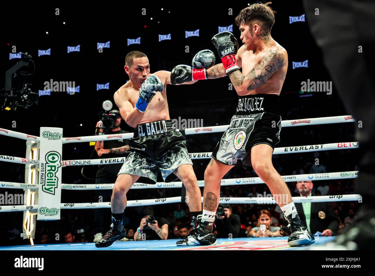 PHOENIX, ARIZONA - JUNE 29: Juan Francisco El 'Gallo' Estrada (L) and ...