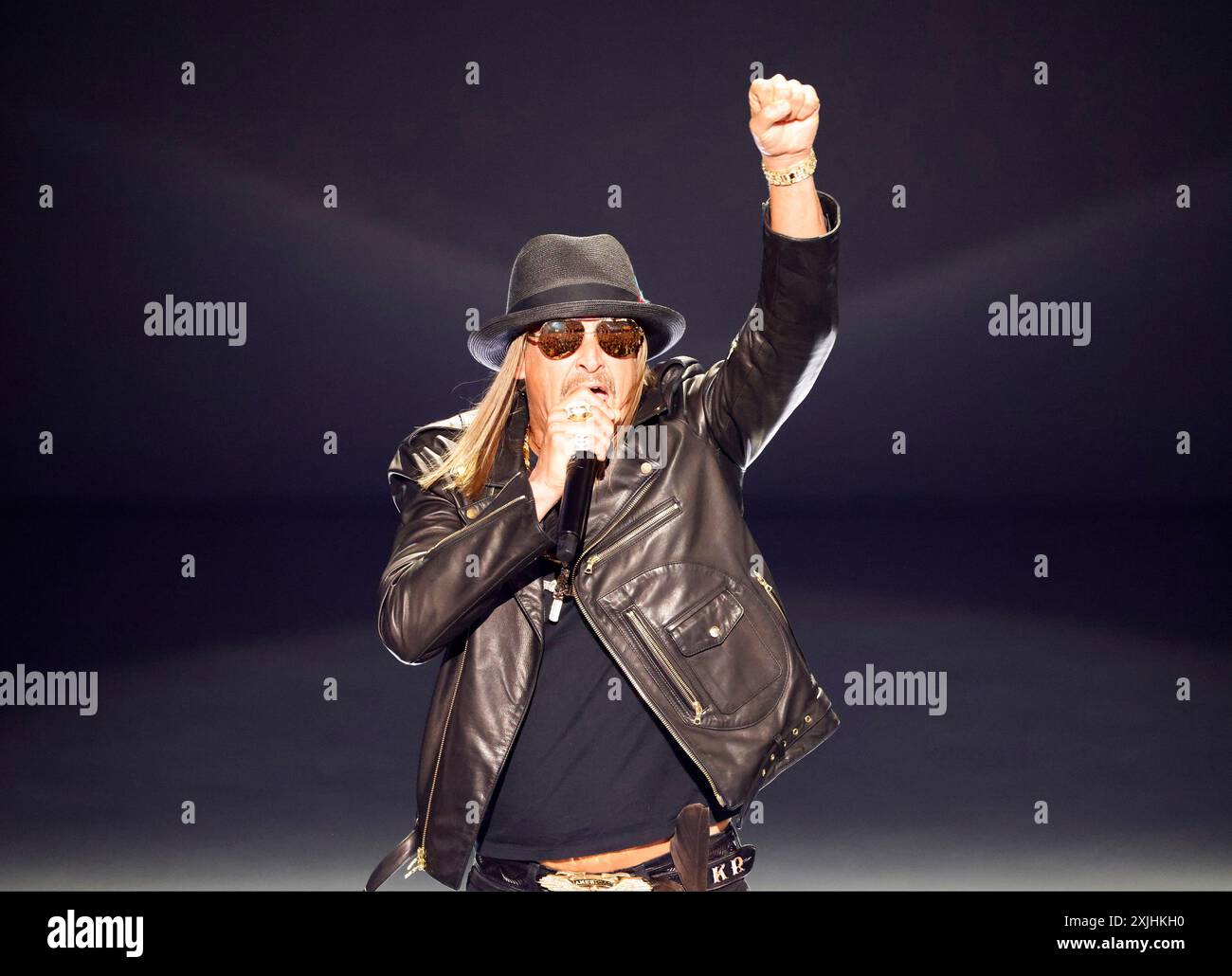 President donald trump and kid rock hi-res stock photography and images ...