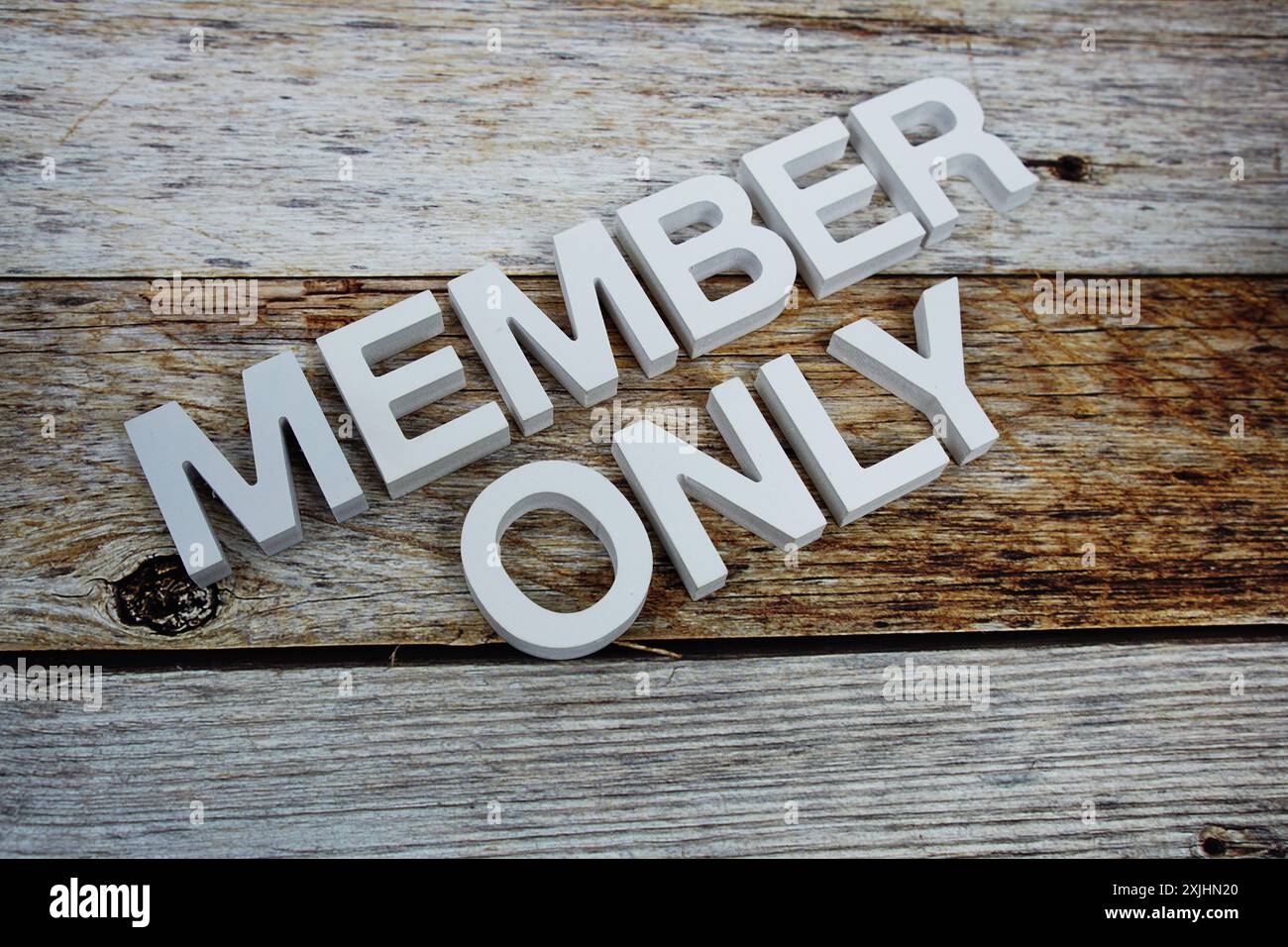 Member Only alphabet letters on wooden background Stock Photo - Alamy